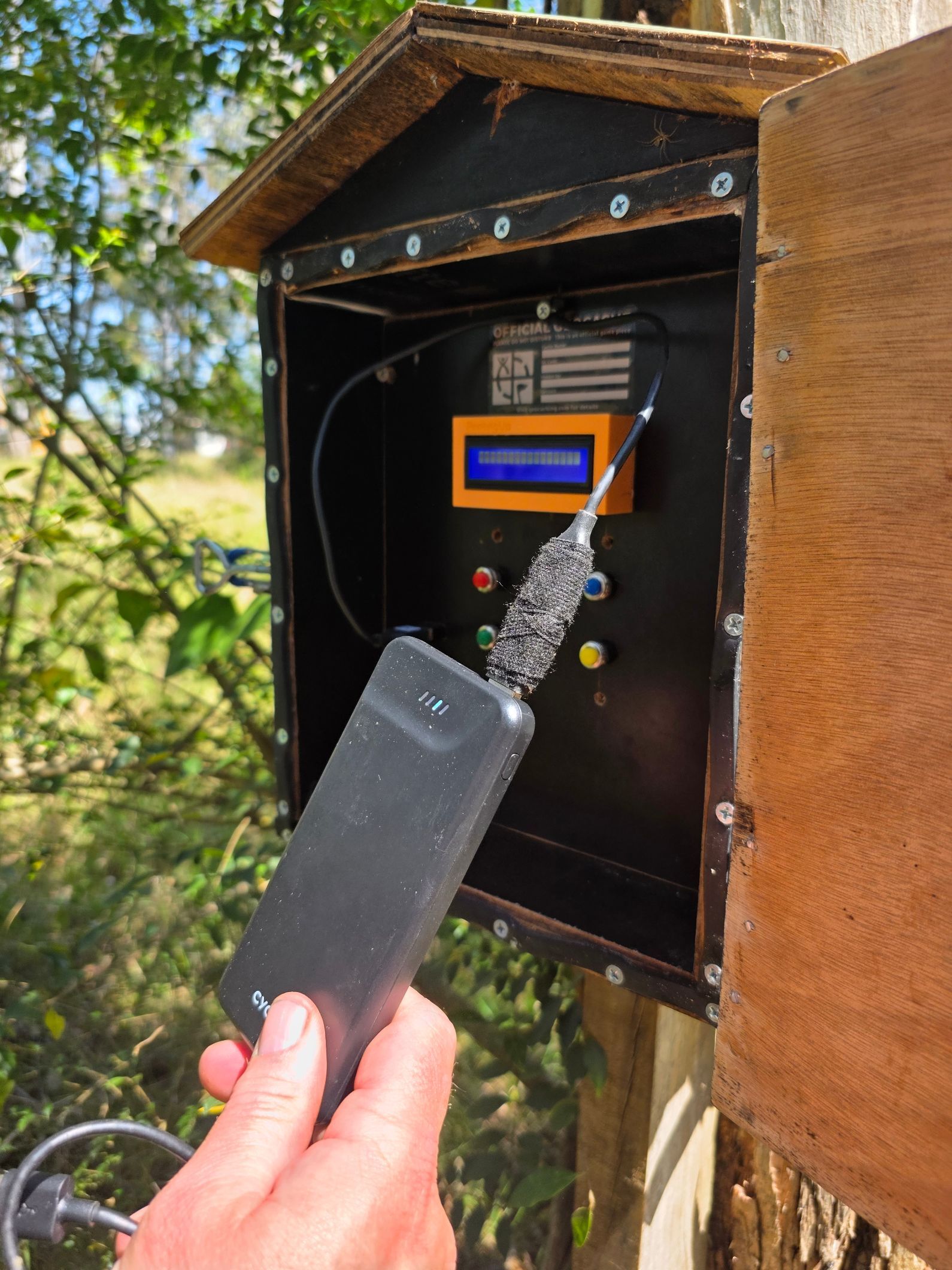 Repeat After Me // Electronic Gadget Cache – Geocache of the Week ...